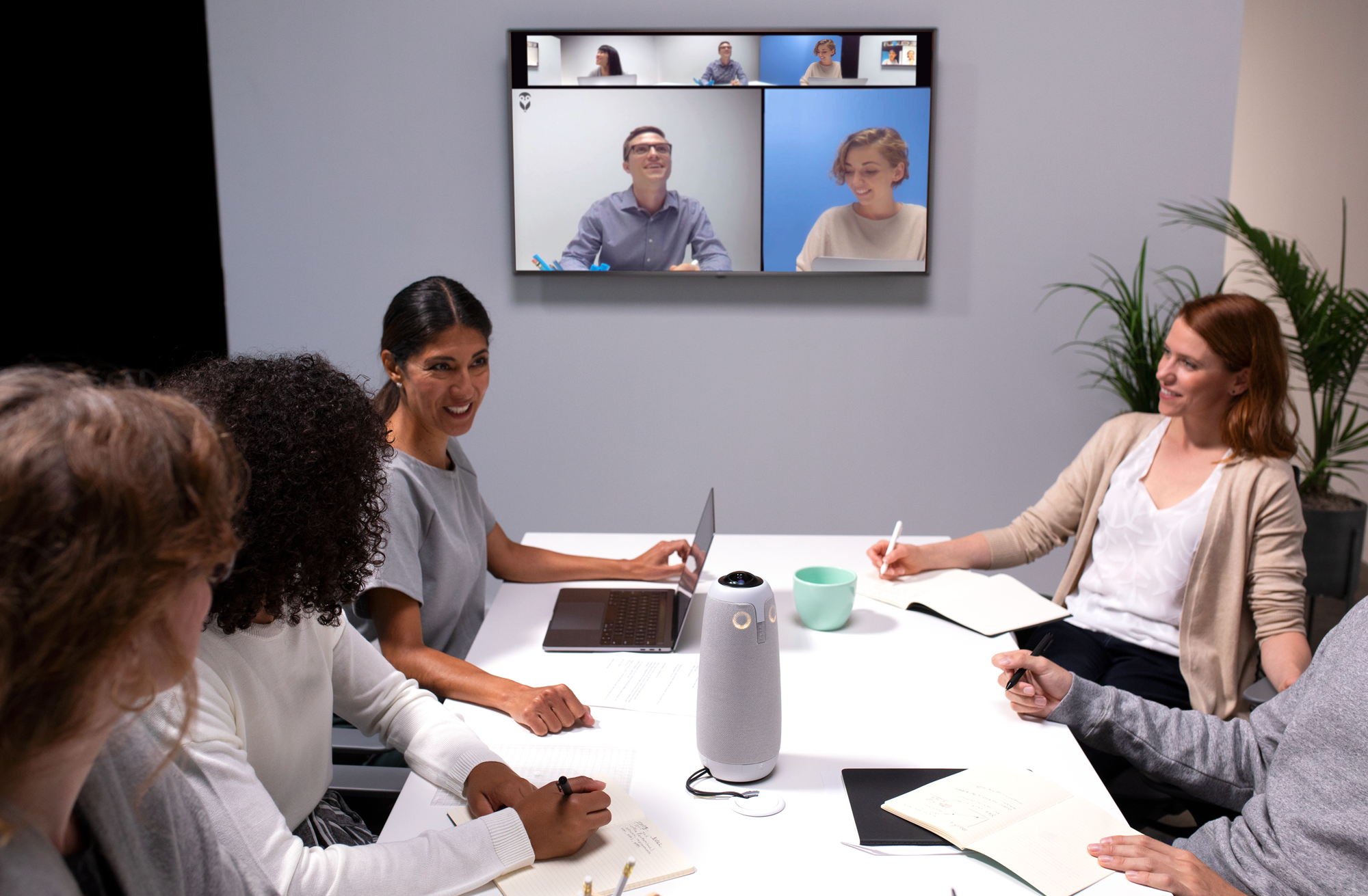 8 Best video conferencing hardware tools to use in meetings